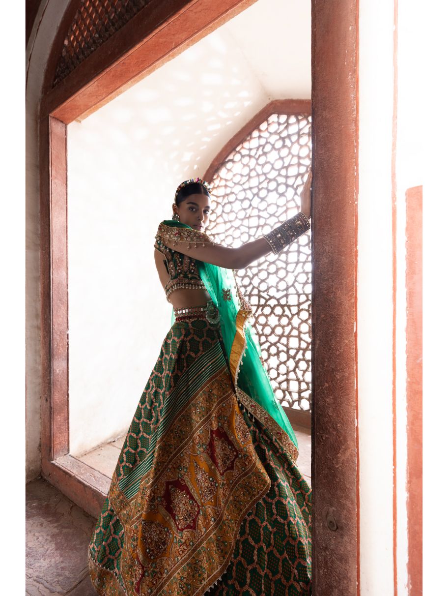 Aditi Gupta Green Bandhani Banarasi Lehenga Nikaza Asian Couture